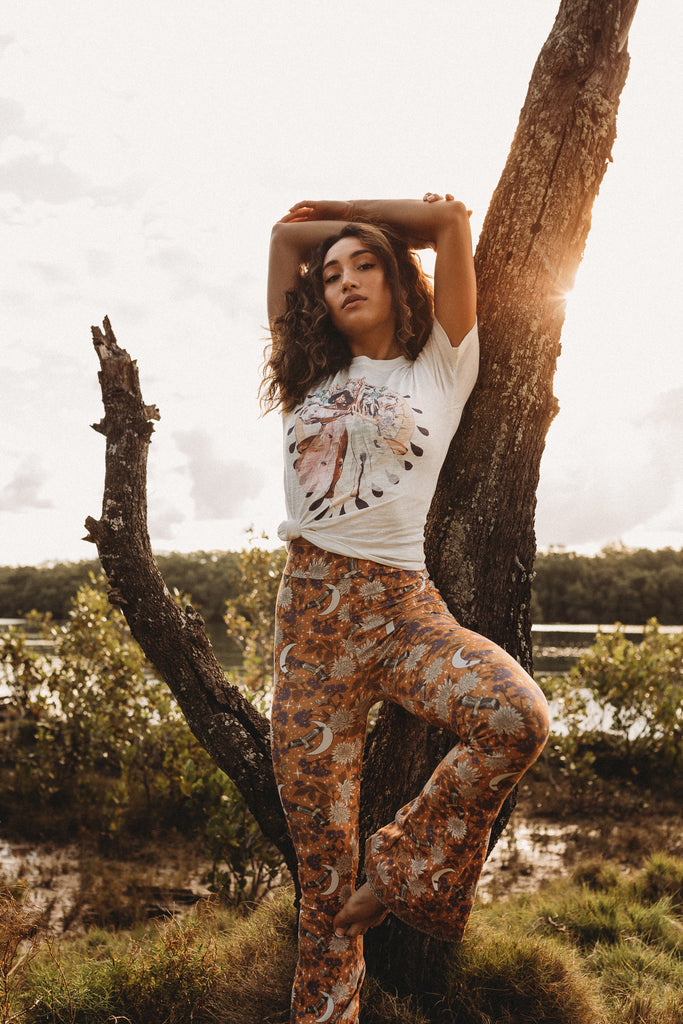 Ladies Grounded Tee – Chasing Rivers