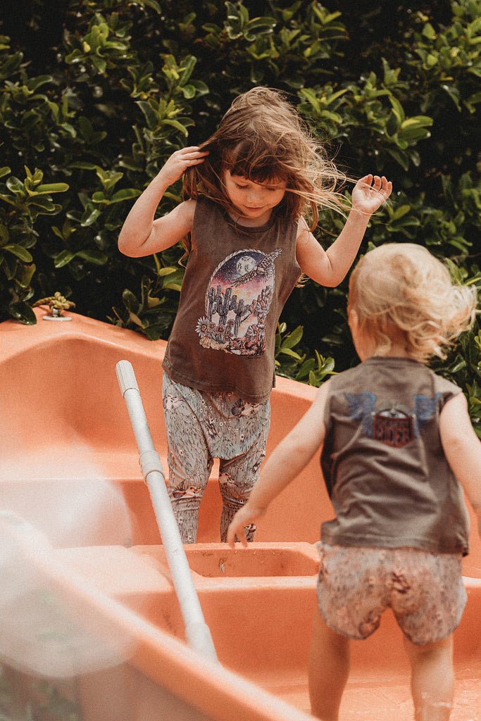 Harems - Grounded – Chasing Rivers